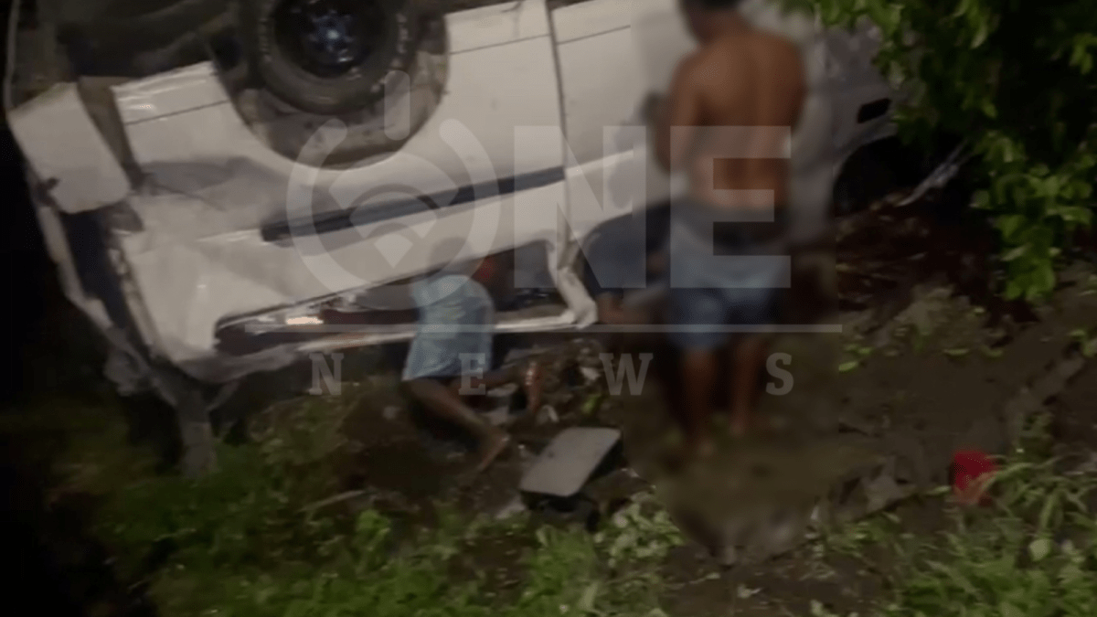 3 People seriously injured after accident at Glen – One News SVG